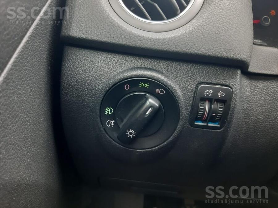 White Volkswagen Tiguan 2008 in Daugavpils, with an engine capacity of 2.00 L and mileage of 0 thousand km for 5750 €, photo 14 on AUTOMOTO.COM.LV