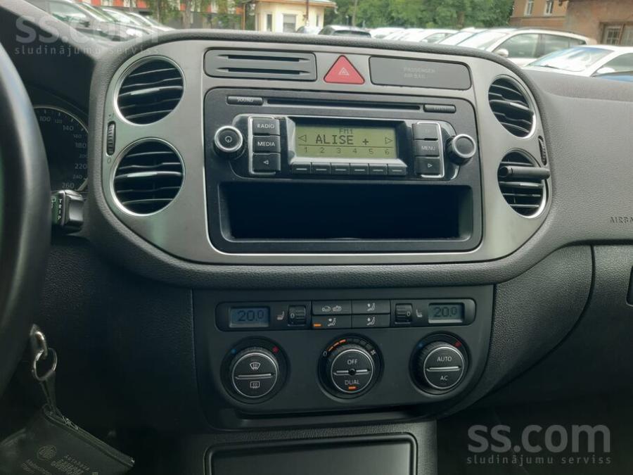 White Volkswagen Tiguan 2008 in Daugavpils, with an engine capacity of 2.00 L and mileage of 0 thousand km for 5750 €, photo 17 on AUTOMOTO.COM.LV