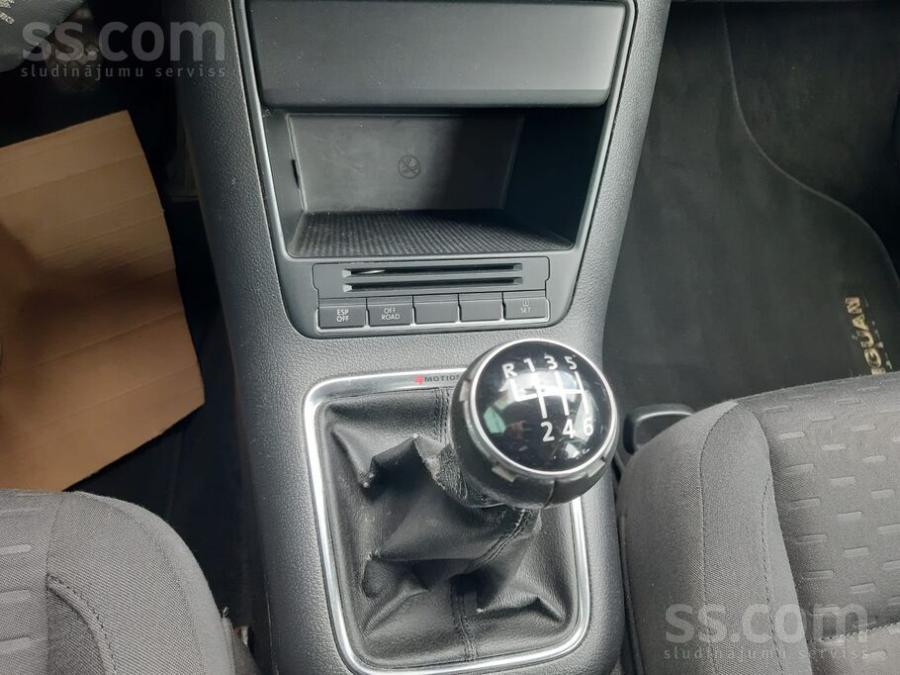 White Volkswagen Tiguan 2008 in Daugavpils, with an engine capacity of 2.00 L and mileage of 0 thousand km for 5750 €, photo 18 on AUTOMOTO.COM.LV