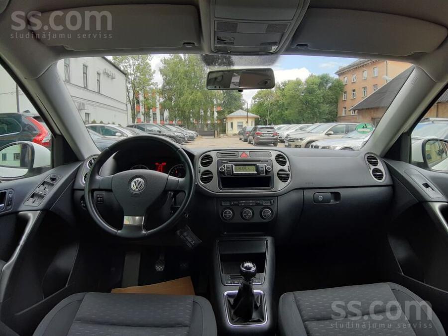 White Volkswagen Tiguan 2008 in Daugavpils, with an engine capacity of 2.00 L and mileage of 0 thousand km for 5750 €, photo 19 on AUTOMOTO.COM.LV
