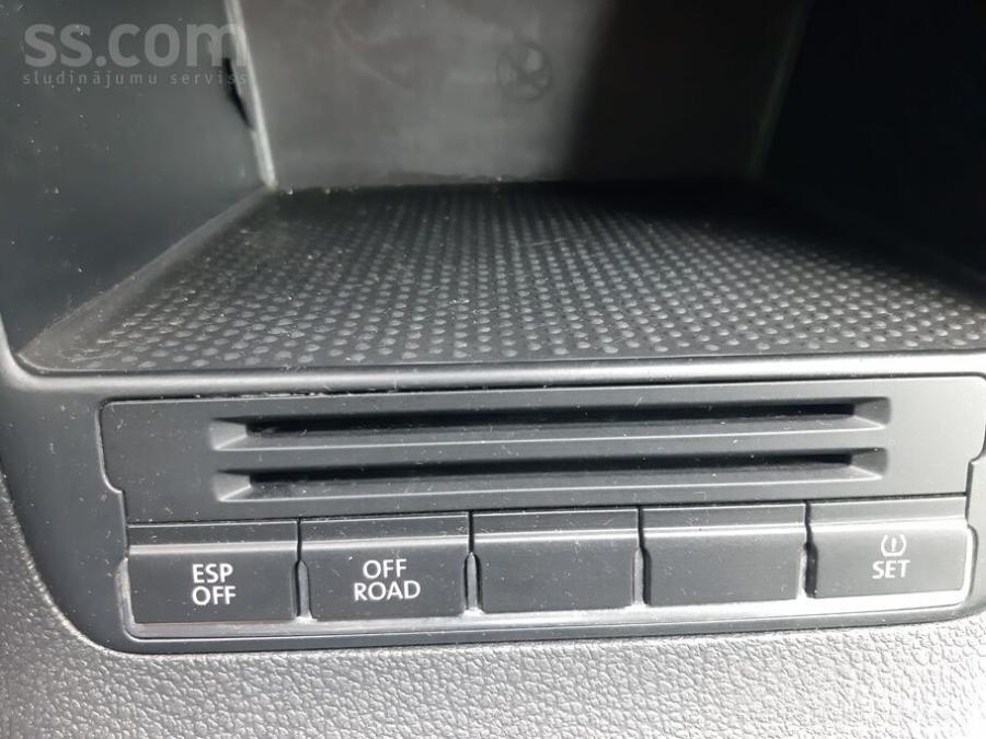 White Volkswagen Tiguan 2008 in Daugavpils, with an engine capacity of 2.00 L and mileage of 0 thousand km for 5750 €, photo 21 on AUTOMOTO.COM.LV