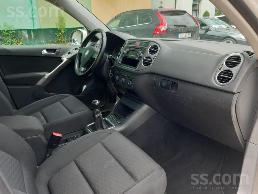 White Volkswagen Tiguan 2008 in Daugavpils, with an engine capacity of 2.00 L and mileage of 0 thousand km for 5750 €, photo 23 on AUTOMOTO.COM.LV