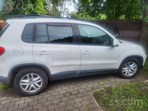 White Volkswagen Tiguan 2008 in Riga, with an engine capacity of 2.00 L and mileage of 250 thousand km for 1500 €, photo 2 on AUTOMOTO.COM.LV