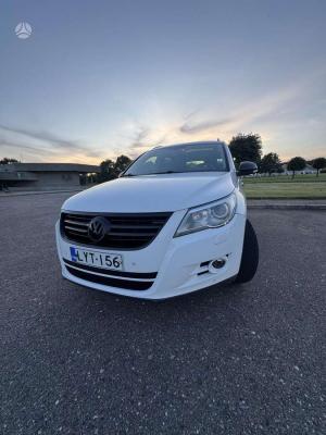 White Volkswagen Tiguan 2008 in Kaunas, with an engine capacity of 1.97 L and mileage of 283 thousand km for 6300 €, photo  on AUTOMOTO.COM.LV