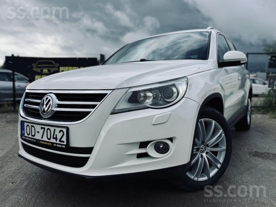 White Volkswagen Tiguan 2009 in Cesis, with an engine capacity of 2.00 L and mileage of 0 thousand km for 7300 €, photo 3 on AUTOMOTO.COM.LV