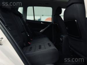 White Volkswagen Tiguan 2009 in Cesis, with an engine capacity of 2.00 L and mileage of 0 thousand km for 7300 €, photo 9 on AUTOMOTO.COM.LV