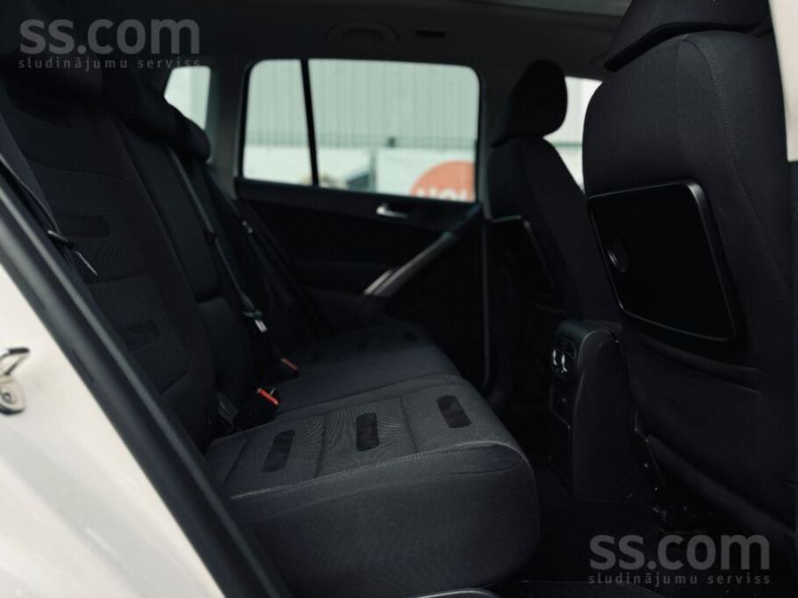White Volkswagen Tiguan 2009 in Cesis, with an engine capacity of 2.00 L and mileage of 0 thousand km for 7300 €, photo 9 on AUTOMOTO.COM.LV