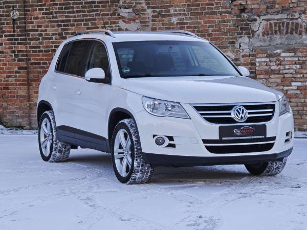 White Volkswagen Tiguan 2009 in Kedainiai, with an engine capacity of 1.98 L and mileage of 190 thousand km for 5999 €, photo 4 on AUTOMOTO.COM.LV