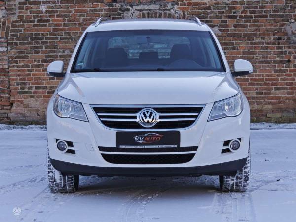 White Volkswagen Tiguan 2009 in Kedainiai, with an engine capacity of 1.98 L and mileage of 190 thousand km for 5999 €, photo 5 on AUTOMOTO.COM.LV
