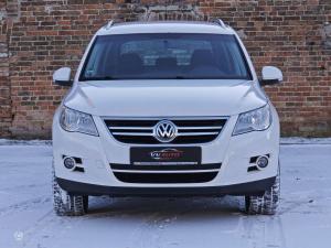 White Volkswagen Tiguan 2009 in Kedainiai, with an engine capacity of 1.98 L and mileage of 190 thousand km for 5999 €, photo 5 on AUTOMOTO.COM.LV