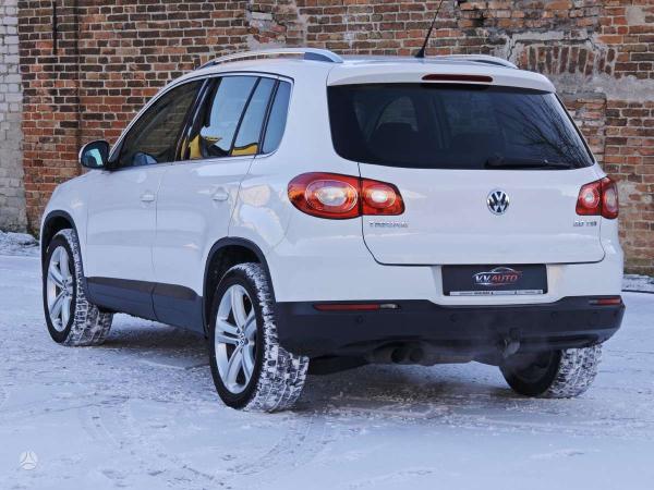 White Volkswagen Tiguan 2009 in Kedainiai, with an engine capacity of 1.98 L and mileage of 190 thousand km for 5999 €, photo 10 on AUTOMOTO.COM.LV