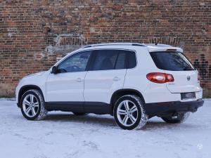 White Volkswagen Tiguan 2009 in Kedainiai, with an engine capacity of 1.98 L and mileage of 190 thousand km for 5999 €, photo 11 on AUTOMOTO.COM.LV