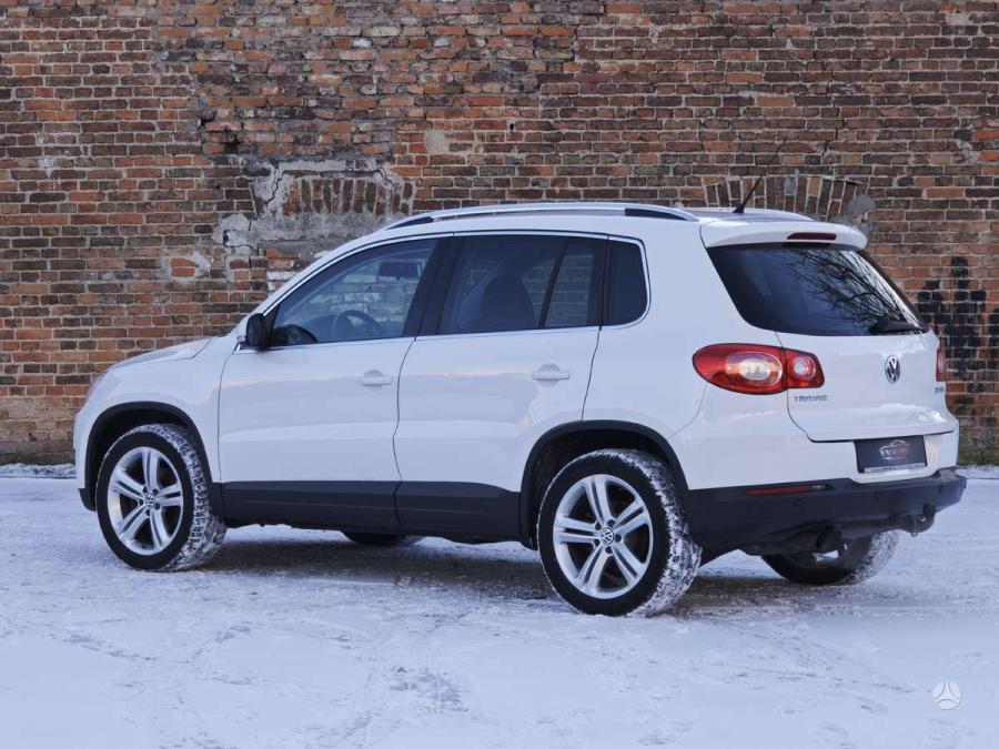 White Volkswagen Tiguan 2009 in Kedainiai, with an engine capacity of 1.98 L and mileage of 190 thousand km for 5999 €, photo 11 on AUTOMOTO.COM.LV
