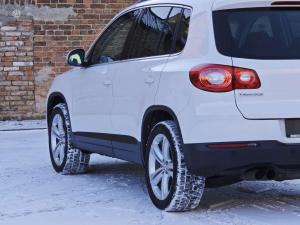 White Volkswagen Tiguan 2009 in Kedainiai, with an engine capacity of 1.98 L and mileage of 190 thousand km for 5999 €, photo 12 on AUTOMOTO.COM.LV