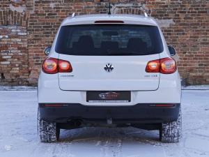 White Volkswagen Tiguan 2009 in Kedainiai, with an engine capacity of 1.98 L and mileage of 190 thousand km for 5999 €, photo 14 on AUTOMOTO.COM.LV