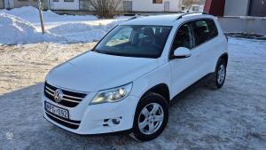 White Volkswagen Tiguan 2009 in Utena, with an engine capacity of 1.97 L and mileage of 289 thousand km for 5650 €, photo 4 on AUTOMOTO.COM.LV