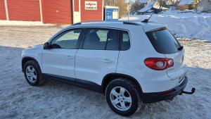 White Volkswagen Tiguan 2009 in Utena, with an engine capacity of 1.97 L and mileage of 289 thousand km for 5650 €, photo 13 on AUTOMOTO.COM.LV