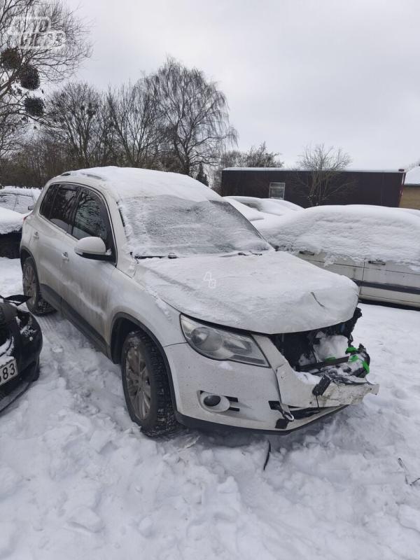 White Volkswagen Tiguan 2009 in Kaunas, with an engine capacity of 2.00 L and mileage of 283 thousand km for 2750 €, photo 1 on AUTOMOTO.COM.LV