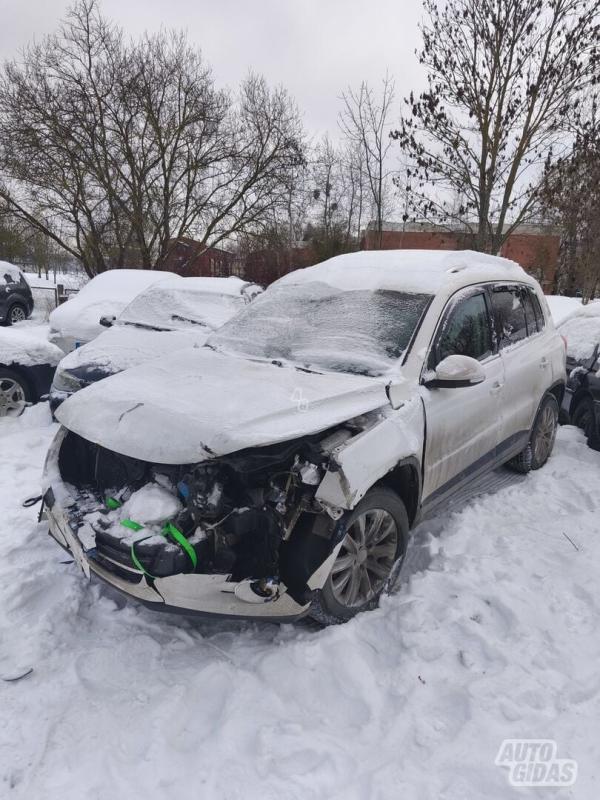 White Volkswagen Tiguan 2009 in Kaunas, with an engine capacity of 2.00 L and mileage of 283 thousand km for 2750 €, photo 2 on AUTOMOTO.COM.LV