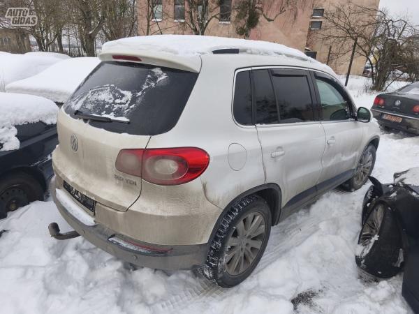 White Volkswagen Tiguan 2009 in Kaunas, with an engine capacity of 2.00 L and mileage of 283 thousand km for 2750 €, photo 4 on AUTOMOTO.COM.LV