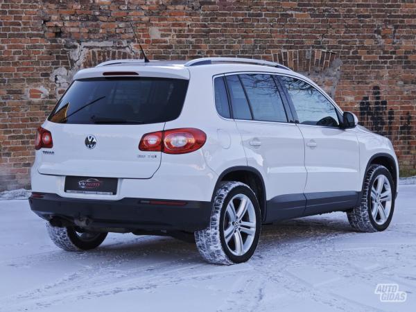 Balts Volkswagen Tiguan 2009 Viļņa, ar dzinēja tilpumu 2.00 L un nobraukumu 190 tūkst. km par 5699 €, foto 9 vietnē AUTOMOTO.COM.LV