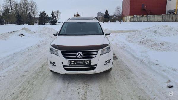 White Volkswagen Tiguan 2009 in Kedainiai, with an engine capacity of 1.98 L and mileage of 289 thousand km for 5800 €, photo 1 on AUTOMOTO.COM.LV