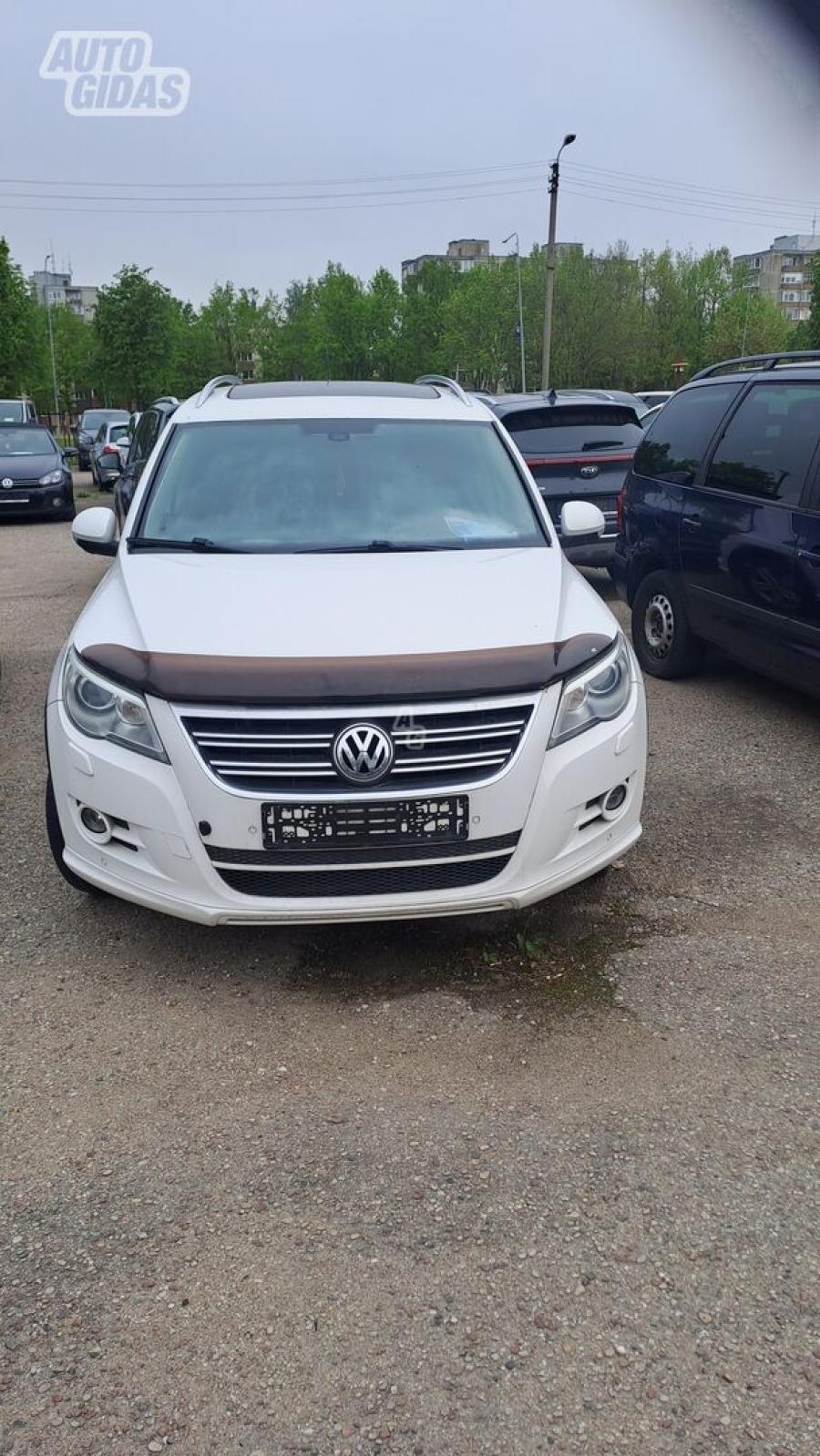 Balts Volkswagen Tiguan 2009 Viļņa, ar dzinēja tilpumu 2.00 L un nobraukumu 235 tūkst. km par 4999 €, foto 1 vietnē AUTOMOTO.COM.LV