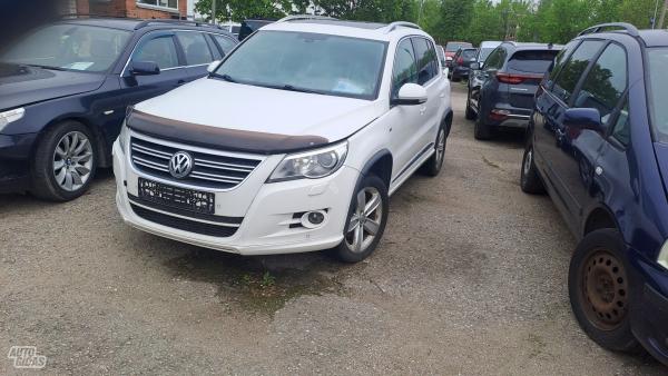 White Volkswagen Tiguan 2009 in Vilnius, with an engine capacity of 2.00 L and mileage of 235 thousand km for 4999 €, photo 2 on AUTOMOTO.COM.LV