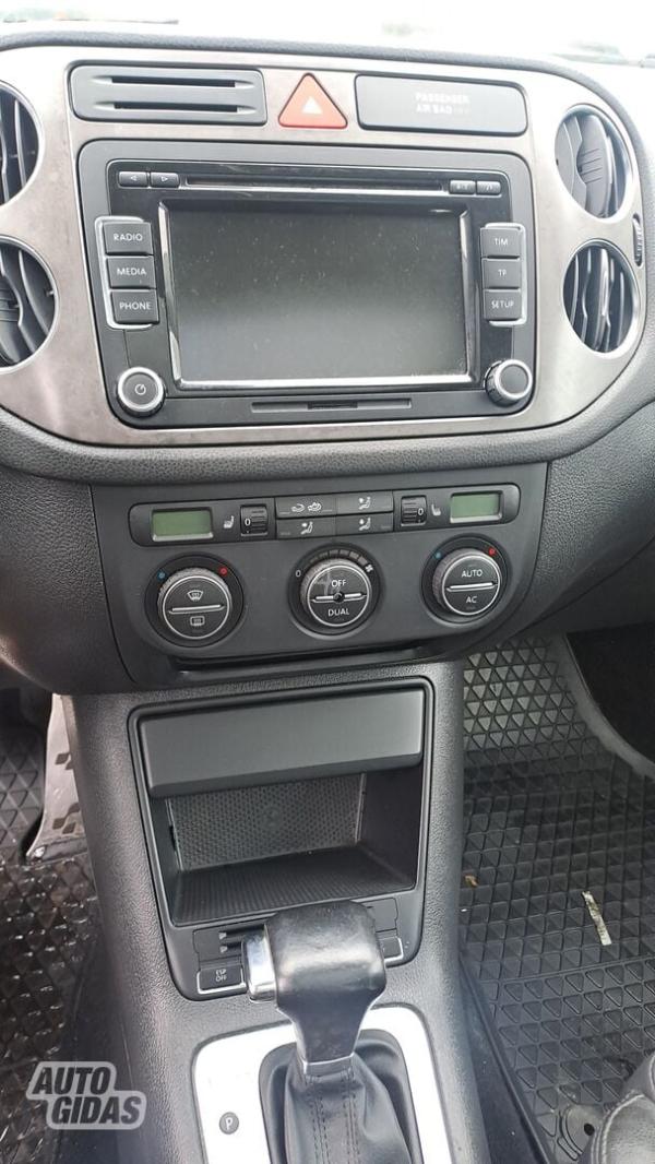 White Volkswagen Tiguan 2009 in Vilnius, with an engine capacity of 2.00 L and mileage of 235 thousand km for 4999 €, photo 10 on AUTOMOTO.COM.LV