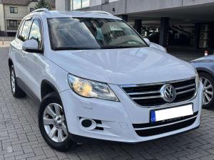 White Volkswagen Tiguan 2009 in Kaunas, with an engine capacity of 1.97 L and mileage of 300 thousand km for 3200 €, photo 3 on AUTOMOTO.COM.LV