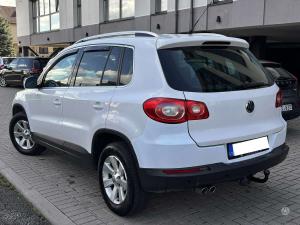White Volkswagen Tiguan 2009 in Kaunas, with an engine capacity of 1.97 L and mileage of 300 thousand km for 3200 €, photo 4 on AUTOMOTO.COM.LV