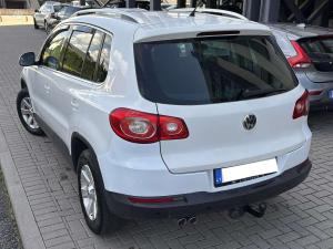 White Volkswagen Tiguan 2009 in Kaunas, with an engine capacity of 1.97 L and mileage of 300 thousand km for 3200 €, photo 8 on AUTOMOTO.COM.LV