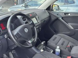 White Volkswagen Tiguan 2009 in Kaunas, with an engine capacity of 1.97 L and mileage of 300 thousand km for 3200 €, photo 15 on AUTOMOTO.COM.LV