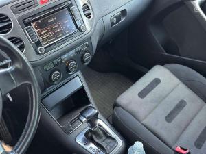 White Volkswagen Tiguan 2009 in Kaunas, with an engine capacity of 1.97 L and mileage of 300 thousand km for 3200 €, photo 18 on AUTOMOTO.COM.LV