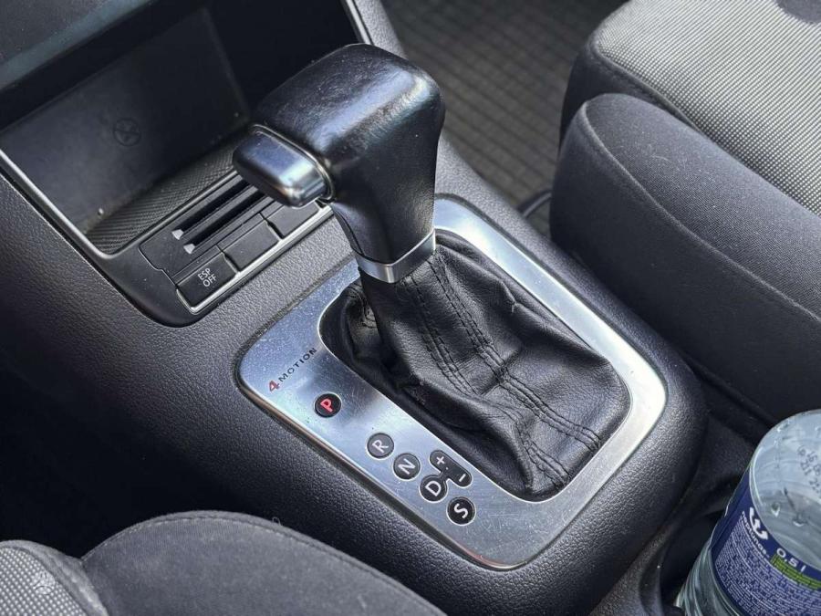 White Volkswagen Tiguan 2009 in Kaunas, with an engine capacity of 1.97 L and mileage of 300 thousand km for 3200 €, photo 20 on AUTOMOTO.COM.LV