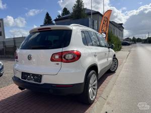 White Volkswagen Tiguan 2009 in Kaunas, with an engine capacity of 1.40 L and mileage of 253 thousand km for 3499 €, photo 4 on AUTOMOTO.COM.LV