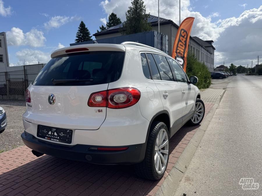 White Volkswagen Tiguan 2009 in Kaunas, with an engine capacity of 1.40 L and mileage of 253 thousand km for 3499 €, photo 4 on AUTOMOTO.COM.LV