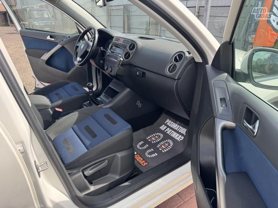 White Volkswagen Tiguan 2009 in Kaunas, with an engine capacity of 1.40 L and mileage of 253 thousand km for 3499 €, photo 10 on AUTOMOTO.COM.LV