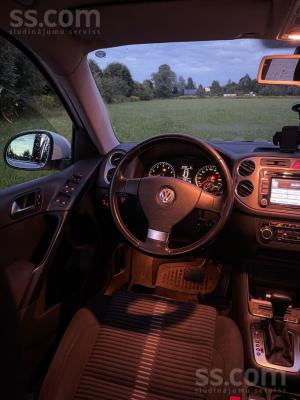 Balts Volkswagen Tiguan 2009 Rīga, ar dzinēja tilpumu 2.00 L un nobraukumu 266 tūkst. km par 6300 €, foto 12 vietnē AUTOMOTO.COM.LV