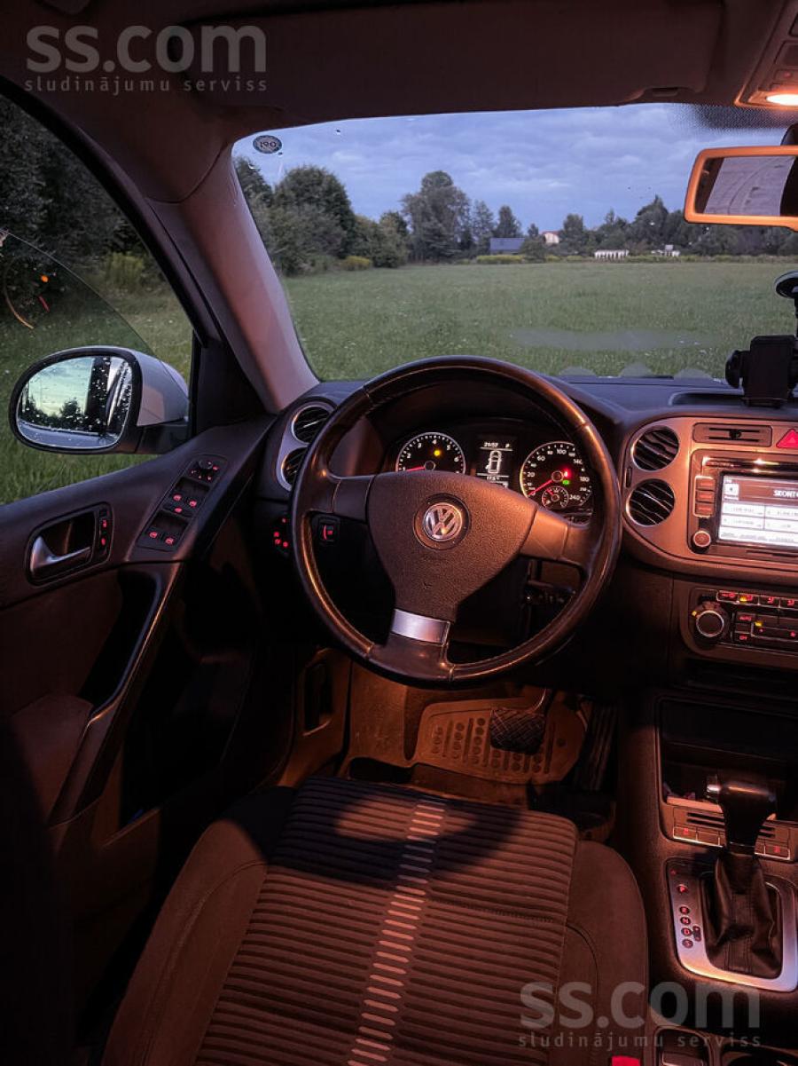 Balts Volkswagen Tiguan 2009 Rīga, ar dzinēja tilpumu 2.00 L un nobraukumu 266 tūkst. km par 6300 €, foto 12 vietnē AUTOMOTO.COM.LV