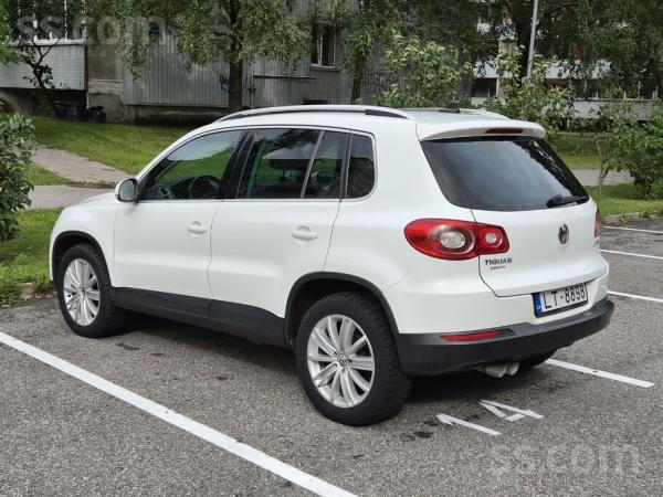 Balts Volkswagen Tiguan 2009 Rīga, ar dzinēja tilpumu 2.00 L un nobraukumu 223 tūkst. km par 5800 €, foto 4 vietnē AUTOMOTO.COM.LV