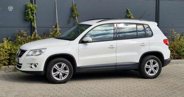 White Volkswagen Tiguan 2009 in Vilnius, with an engine capacity of 1.39 L and mileage of 256 thousand km for 4950 €, photo 5 on AUTOMOTO.COM.LV