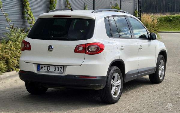 White Volkswagen Tiguan 2009 in Vilnius, with an engine capacity of 1.39 L and mileage of 256 thousand km for 4950 €, photo 6 on AUTOMOTO.COM.LV