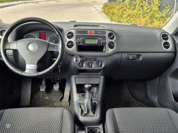 White Volkswagen Tiguan 2009 in Vilnius, with an engine capacity of 1.39 L and mileage of 256 thousand km for 4950 €, photo 9 on AUTOMOTO.COM.LV