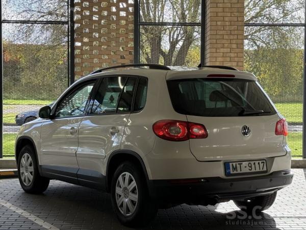 Balts Volkswagen Tiguan 2009 Rīga, ar dzinēja tilpumu 2.00 L un nobraukumu 314 tūkst. km par 3850 €, foto 5 vietnē AUTOMOTO.COM.LV