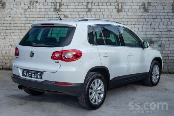 Volkswagen Tiguan 2009 in Liepaja on AUTOMOTO.COM.LV White Volkswagen Tiguan 2009 in Liepaja, with an engine capacity of 1.40 L and mileage of 211 thousand km for 6200 €, photo 7 on AUTOMOTO.COM.LV