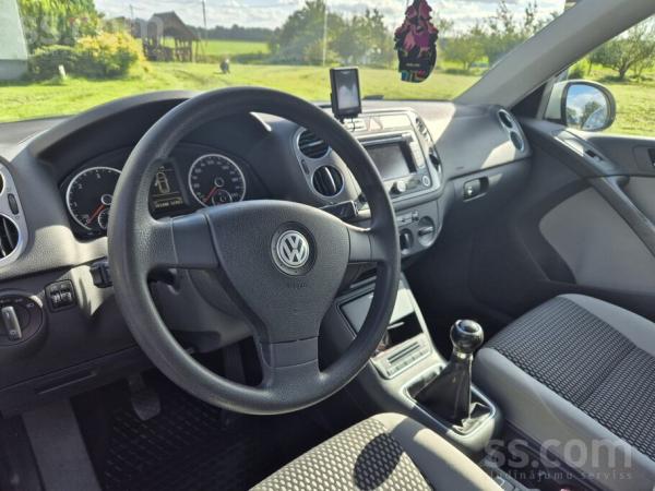 Volkswagen Tiguan 2009 Bauska vietnÄ Balts Volkswagen Tiguan 2009 Bauska, ar dzinÄja tilpumu 1.90 L un nobraukumu 307 tÅ«kst. km par 3580 ā¬, foto 4 vietnÄ AUTOMOTO.COM.LV