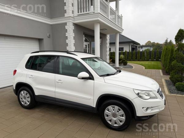 Volkswagen Tiguan 2009 Rīga vietnē Balts Volkswagen Tiguan 2009 Rīga, ar dzinēja tilpumu 2.00 L un nobraukumu 314 tūkst. km par 4650 €, foto 1 vietnē AUTOMOTO.COM.LV