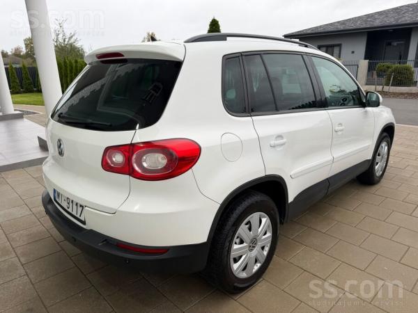 Volkswagen Tiguan 2009 Rīga vietnē Balts Volkswagen Tiguan 2009 Rīga, ar dzinēja tilpumu 2.00 L un nobraukumu 314 tūkst. km par 4650 €, foto 3 vietnē AUTOMOTO.COM.LV