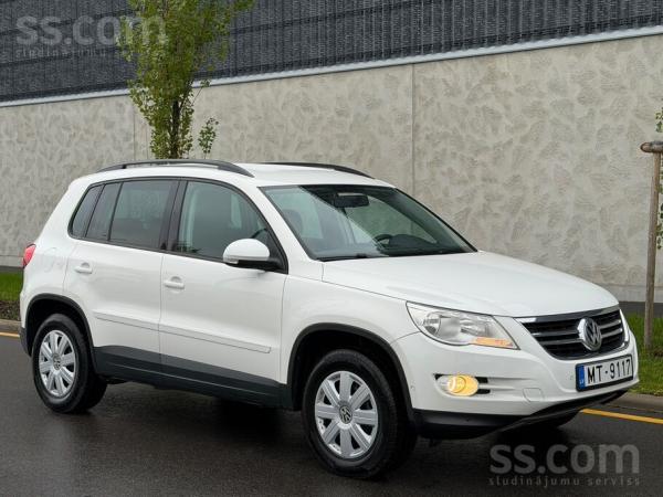 Volkswagen Tiguan 2009 Rīga vietnē Balts Volkswagen Tiguan 2009 Rīga, ar dzinēja tilpumu 2.00 L un nobraukumu 315 tūkst. km par 4650 €, foto 7 vietnē AUTOMOTO.COM.LV